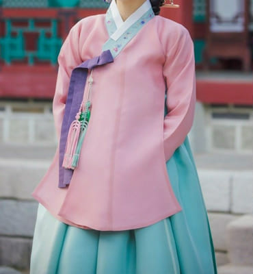 Choose your life as a joseon royal consort and I'll give you a gift ...