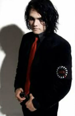 Pick photos of Gerard Way and get a Three Cheers song - Quiz | Quotev