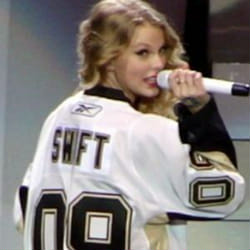 𝘛𝘩𝘪𝘴 𝘰𝘳 𝘵𝘩𝘢𝘵? 𝘛𝘢𝘺𝘭𝘰𝘳’𝘴 𝘷𝘦𝘳𝘴𝘪𝘰𝘯 - Survey | Quotev