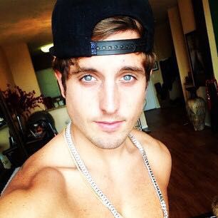 Smash or pass *Any random male celebrities* - Survey