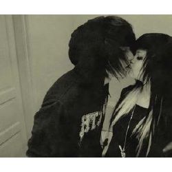 Emo Couple Kiss