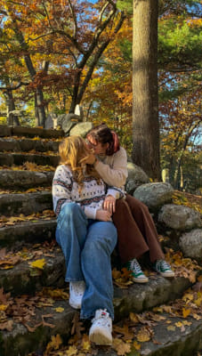Choose between some wlw pictures and get a sapphic song (part 2 ...
